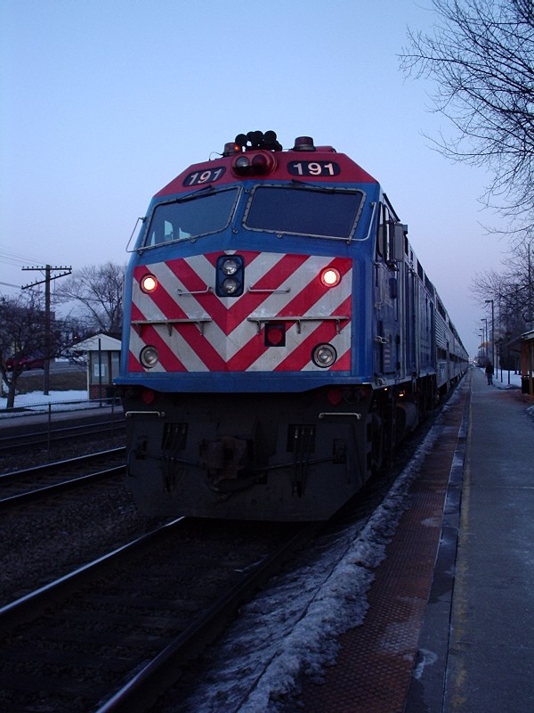 Metra 191 at Fairview
